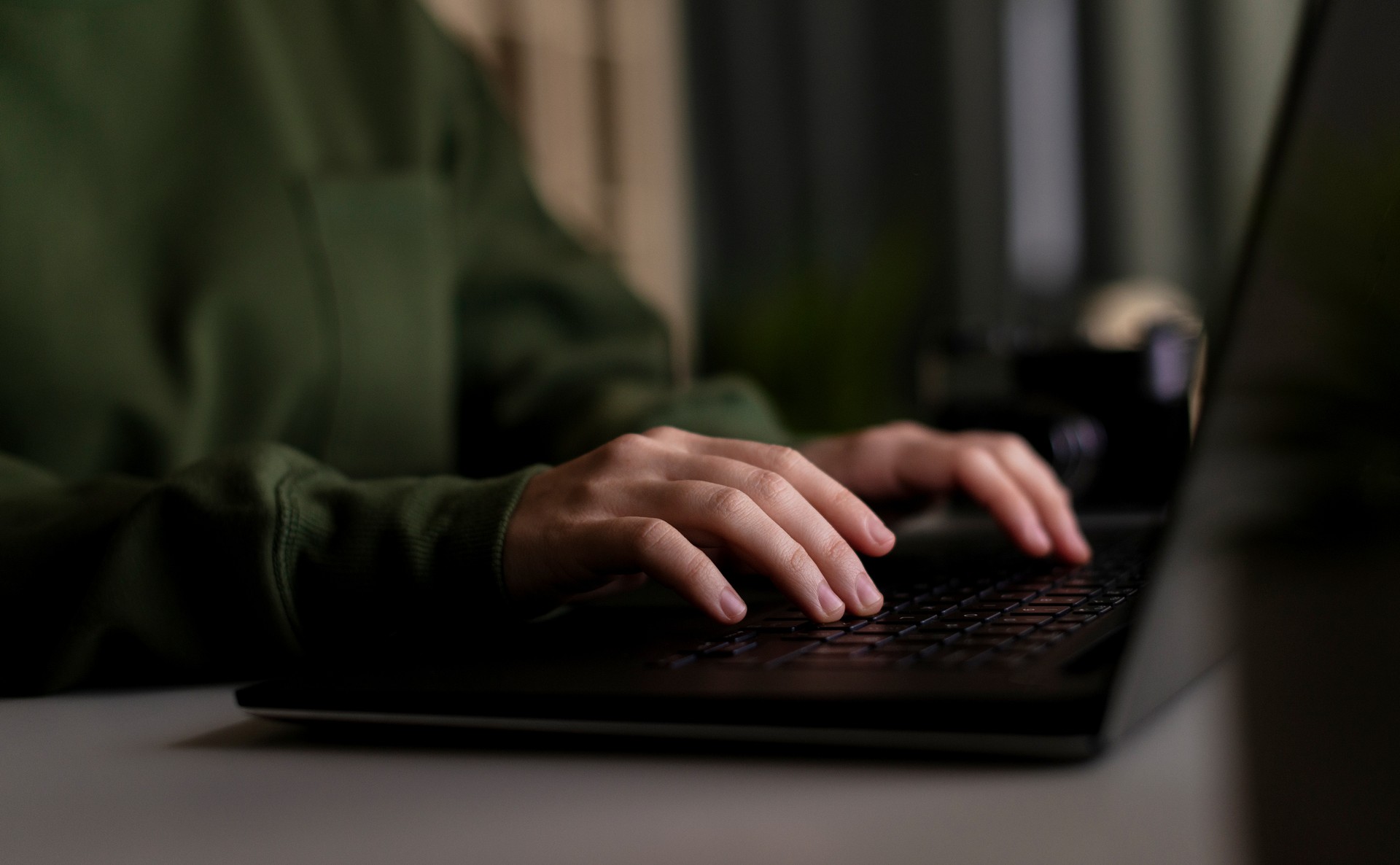 Article Writing Format: How To Write An Article - Example Topics and Tips